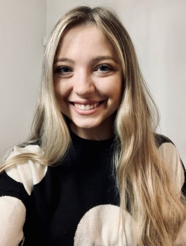 Julie Knapp's Instagram, Twitter & Facebook on IDCrawl